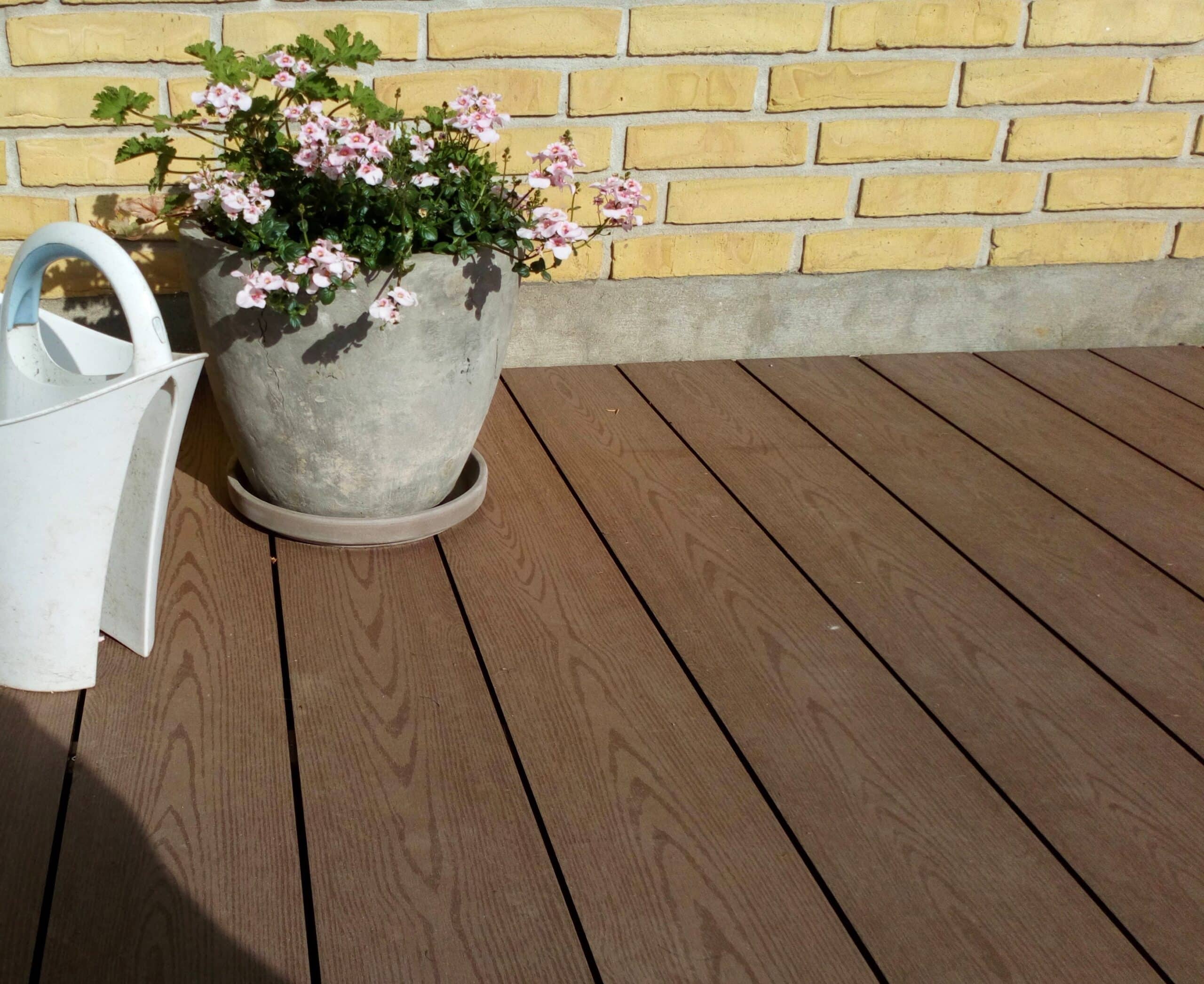 56 – Kompositterrasse, mørk mahogni - K2 Komposit