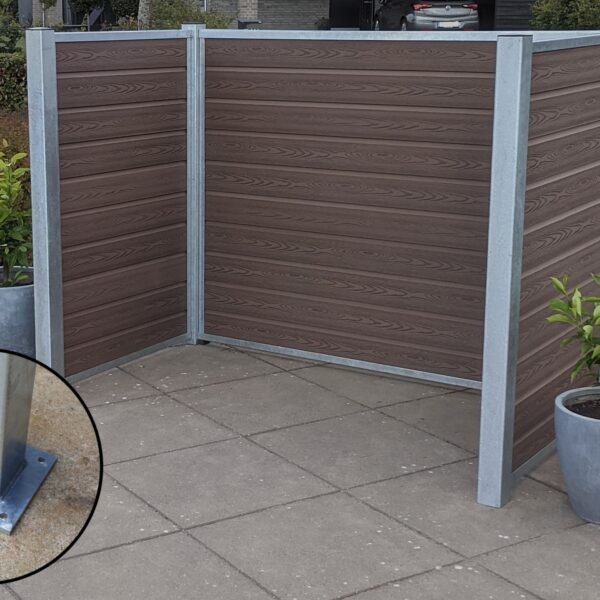 K2 Komposit affaldsskjul. Varmgalvaniseret stålstolpe med fodplade og mørk mahogni træstruktur ...